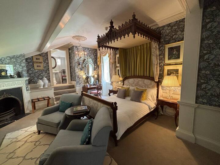 Junior King Suite Woodland View Bath And Shower - Glossop