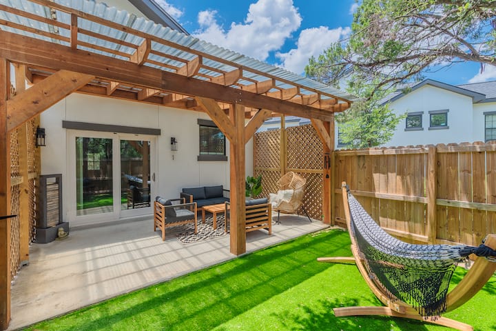 The Sunny Casita | Chic Stay Near Fiesta Tx - Helotes, TX