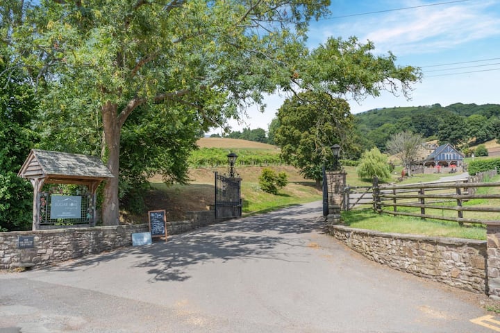 1 Bed In Llanwenarth (Oc-b32722) - Abergavenny