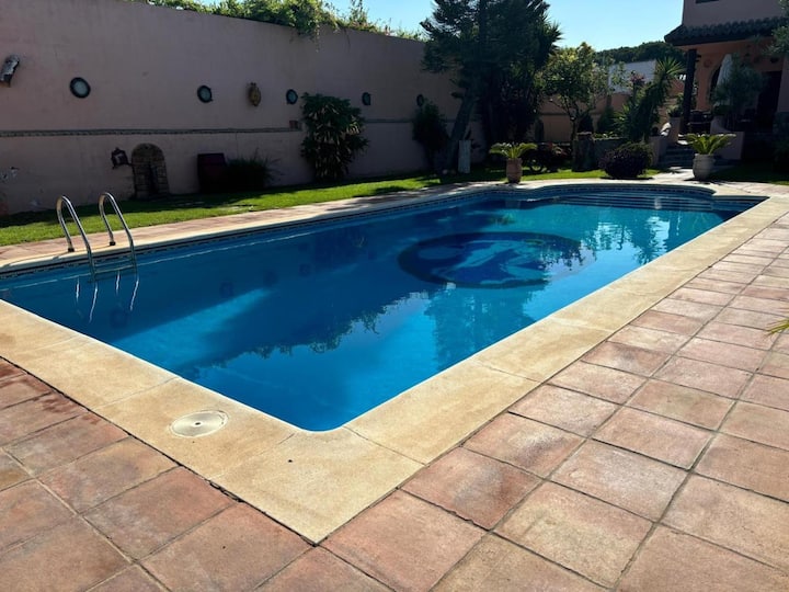 Casa Con Jardín Y Piscina Privada - Urbanización Novo Santi Petri
