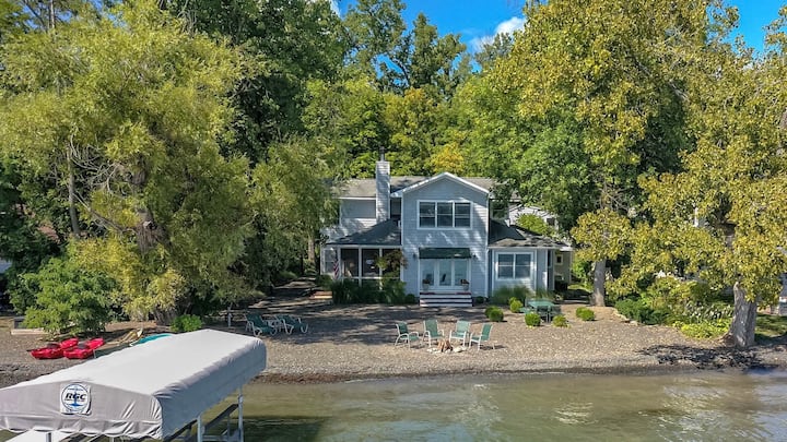Menteth Landing: Luxury Lakeside Rental - Canandaigua, NY