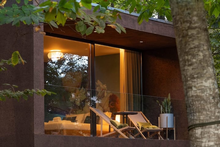 Flower Retreat Bungalow | Serene Garden & Pool - Esposende