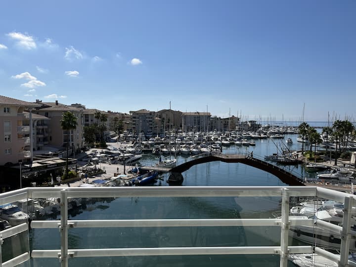 Une Des Plus Belles Vue De Port Fréjus,le Miramar, - Fréjus