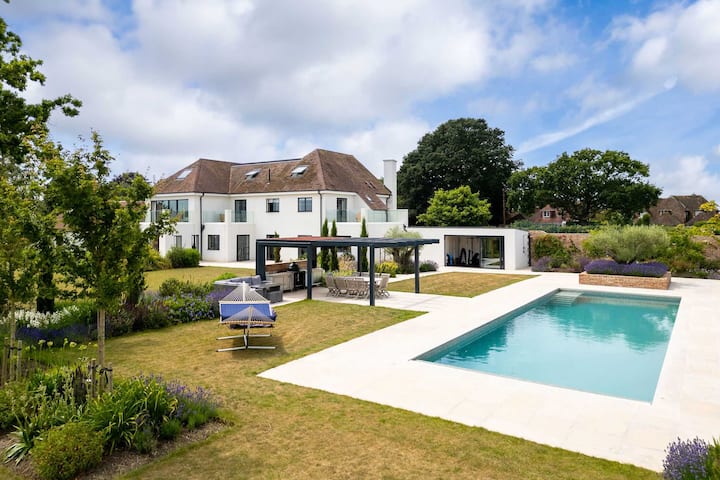 Luxury 8-bed Retreat W/ Pool, Gym & Tennis - East Wittering
