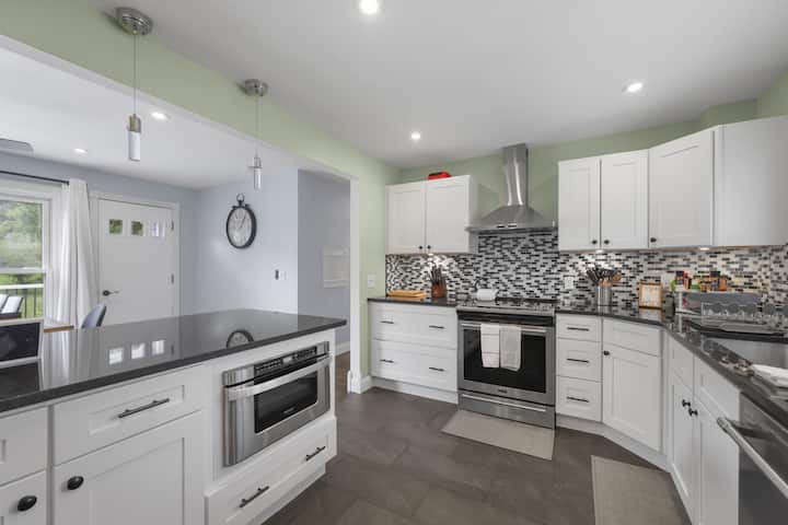 Getaway W/ Game Room & Theatre - Pittsfield, MA