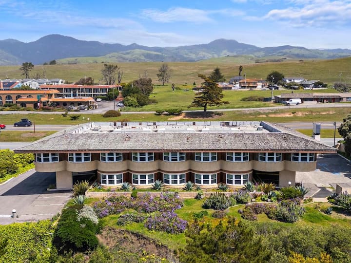 Steps From Beach | Pet Friendly & Pool - San Simeón, CA