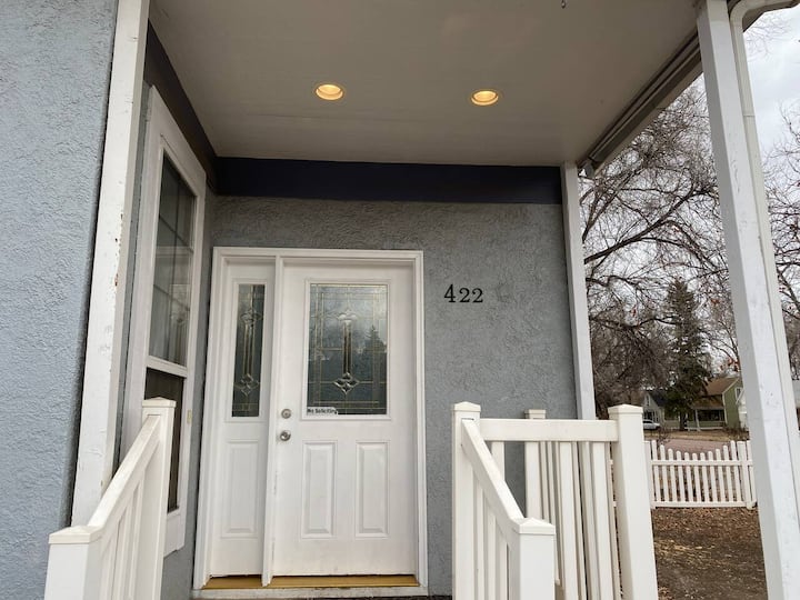 Large Fence Yard, Pet Friendly - Colorado Springs, CO