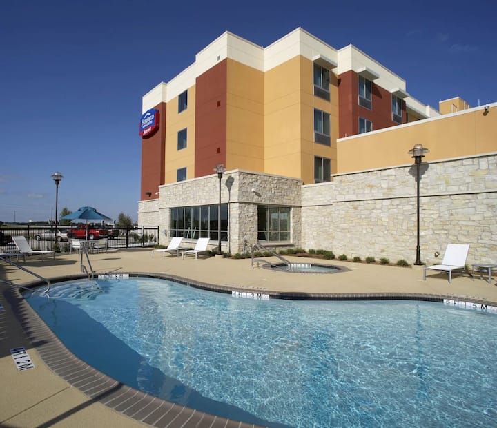 Near Grandscape | Free Breakfast & Parking. Pool - Frisco, TX