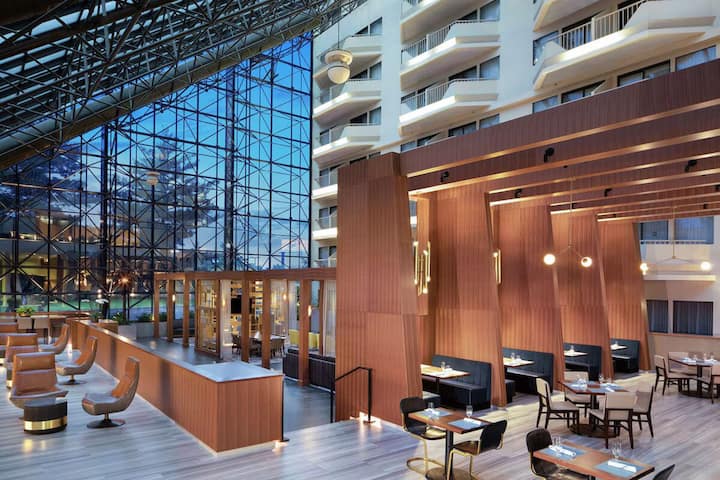 Close To Nyc + Free Shuttle. Indoor Pool. Dining - Elizabeth, NJ