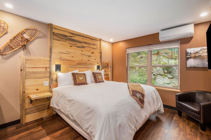 Ac, K Bed, Fireplace, Shared Hot Tub - Lodge 203 - Estes Park