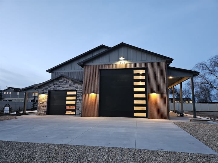 Caldwell Family Reunion | Sleeps 28 + 2 Pickleball - Nampa, ID