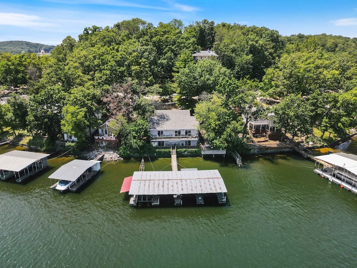 Lakefront Home With Huge Views And Great Fishing - Lake Ozark, MO