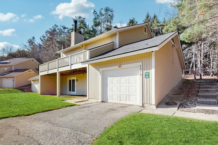 3br Townhouse Near Golf, Ski, & More - Harbor Springs, MI