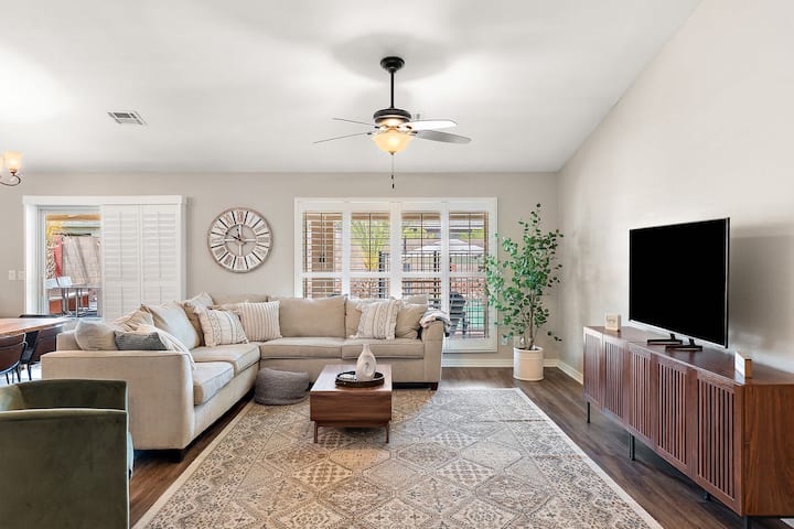 Amazing Pool | Family Friendly | Cozy Home! - Surprise, AZ