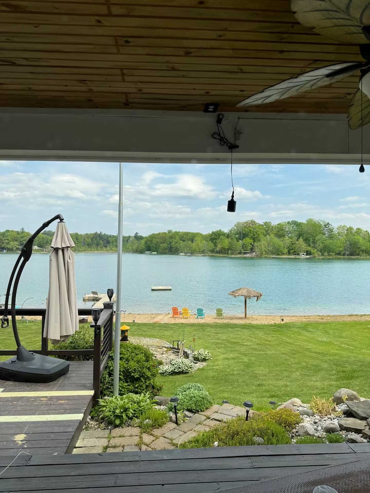 Tranquil Waters: Sauna, Hot Tub, Chefs Kitchen - Greenville, MI