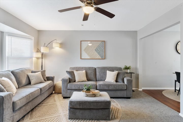 King Bed • Prime Spot • I80 Access • Work Friendly - Davenport, IA