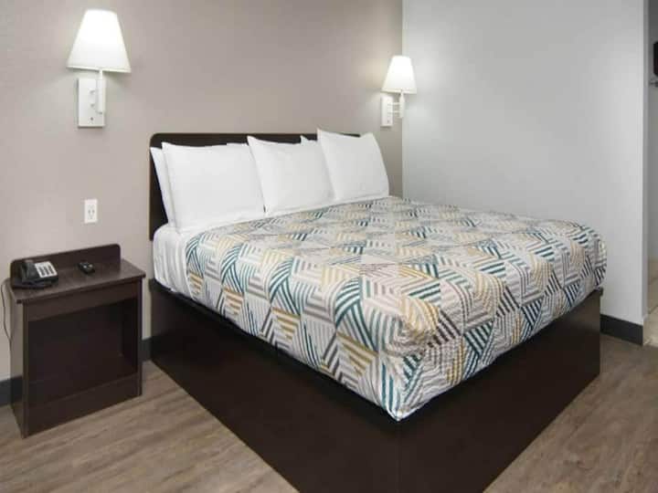 Motel 6 Lancaster, T_1 King Bed | Nmsk - DeSoto, TX