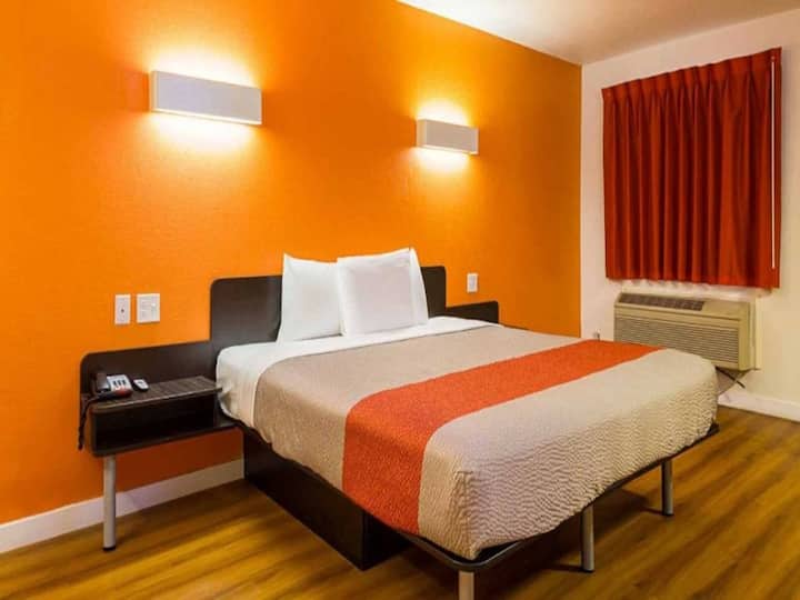 Motel 6 Garland, Tx _1 King Bed | Mobili - Garland
