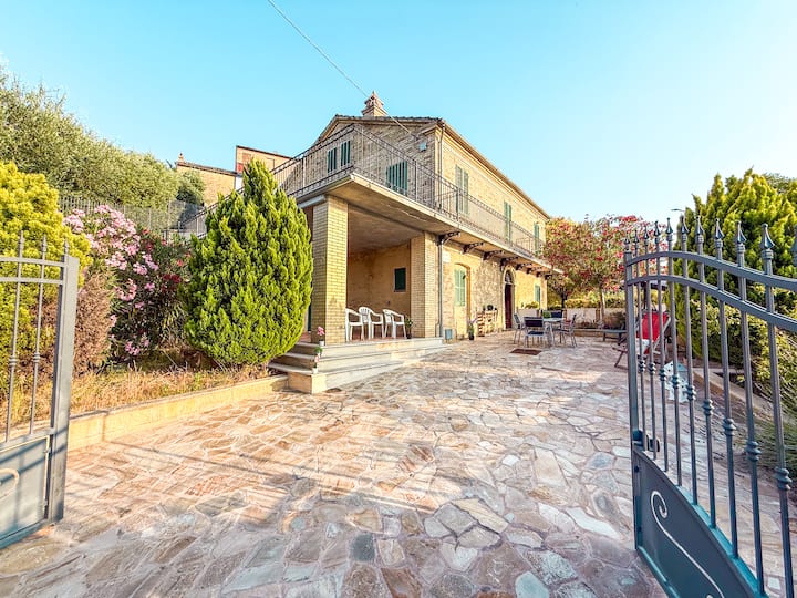 Villa Frankfort  In Collina A Monsampolo Tr. A834 - San Benedetto del Tronto