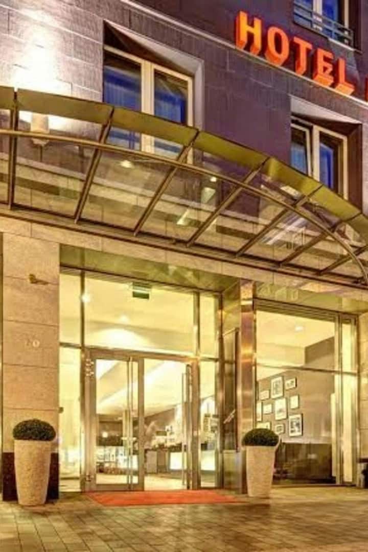 Design Hotel Near Kö + Central - Düsseldorf