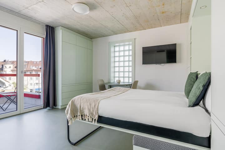 Blueground | Oerlikon, Balcony, Nr Park - Zurich