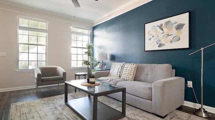 Landing | Chic 1bd, Gym, Pool - Windermere, USA