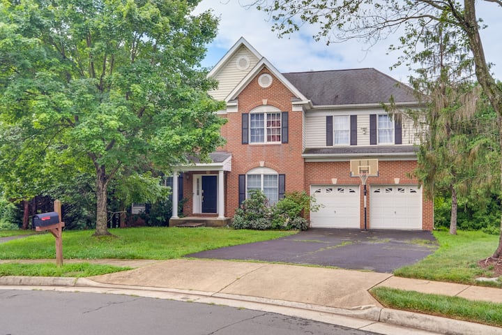 4 Mi To Dulles Airport: Spacious D.c. Area Home - 헤른던