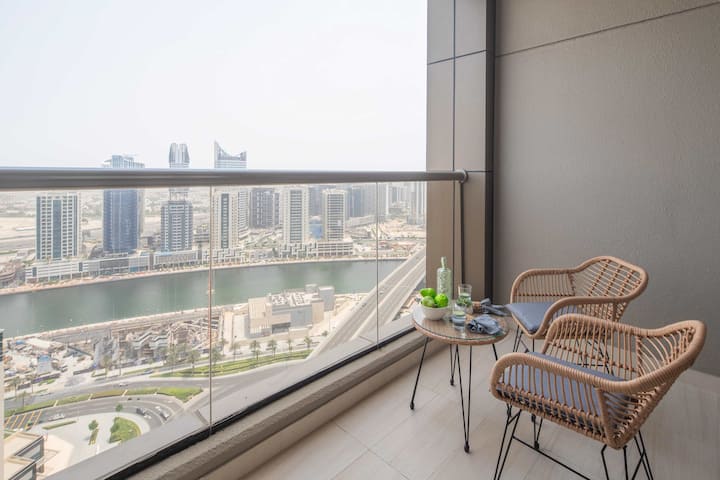 Spacious Studio In Downtown Dubai With Canal Views - Dubai