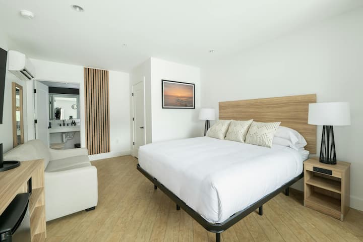 Coastal Deluxe King - Dewey Beach, DE