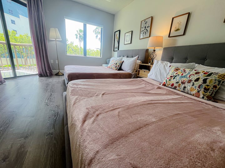 Studio For 4 Near Universal Studios - Orlando, FL