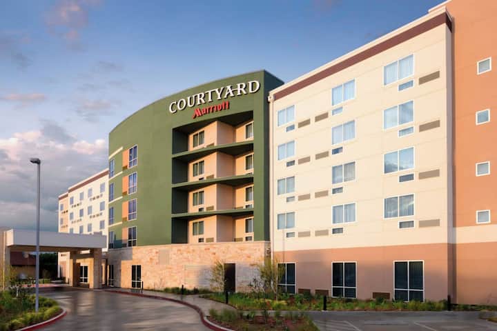 Dallas Getaway | Near Shops. Pool. Bistro Eats. - Nebraska