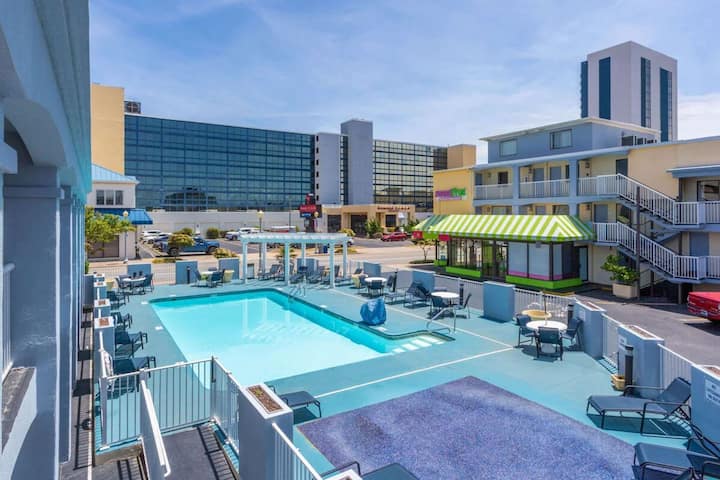 1 Block To Beach | Pool Access & Free Parking. Gym - Virginia Beach, VA