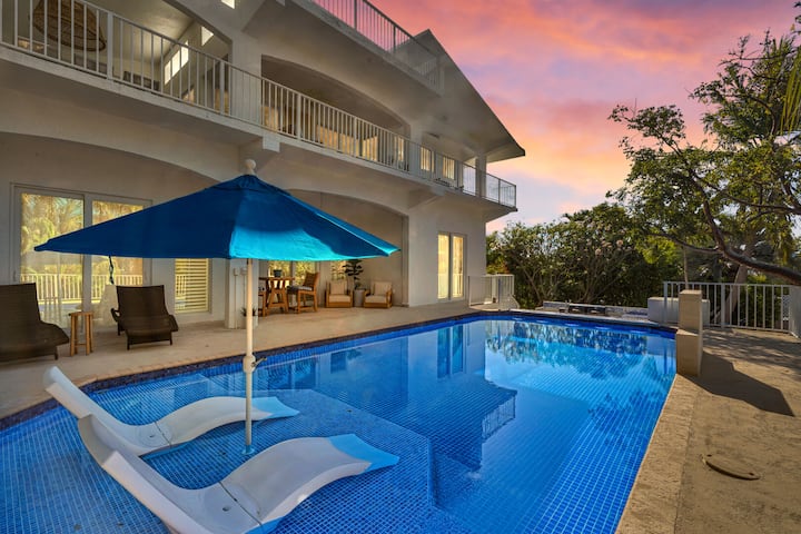 Reel Joy: Waterfront Luxe With Pool And Private Do - Marathon, FL