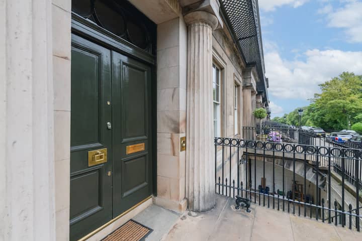 Timeless Luxury Georgian Townhouse In Edinburgh - Leith
