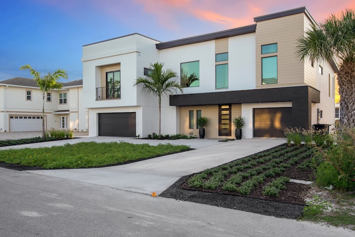 Beautiful Canal Front - Private Pool - Madera - Fort Myers Beach, FL