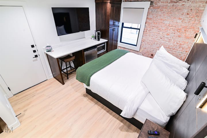 Walk To Hot Pools! King Suite - Lava Hot Springs, ID