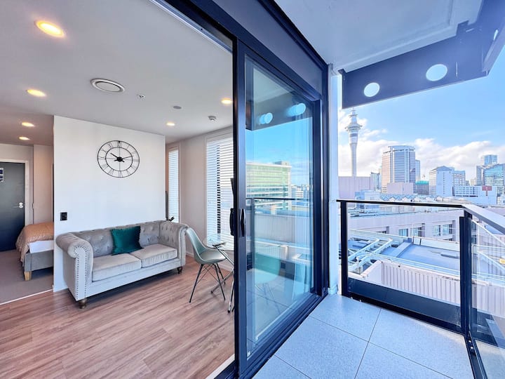 Skytower View Studio On High Level With Pool - Auckland