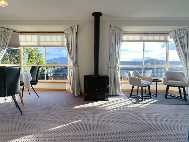 The Lindisfarne Loft - Close To Cbd And Airport - Cambridge