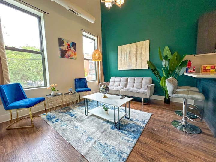 Friendly 3br Chicago Getaway Near Mccormick - Chicago, IL