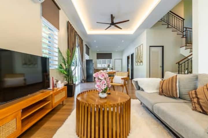 Balinese Designer 5br Ferringhi Villa By Alv - Penang