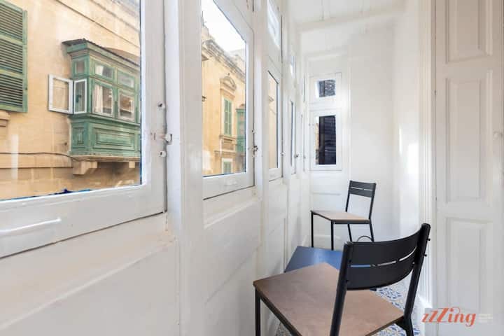 Historic Charm With A Classic Maltese Balcony - Valletta