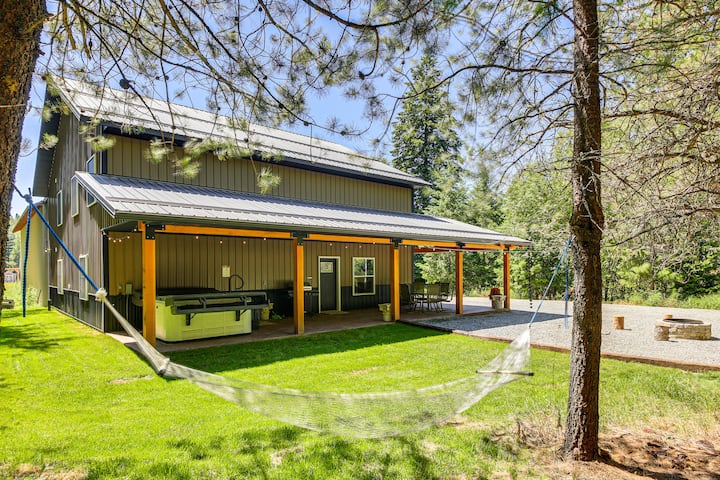 Relax, Reconnect & Explore: Modern Idaho House! - Bonners Ferry, ID