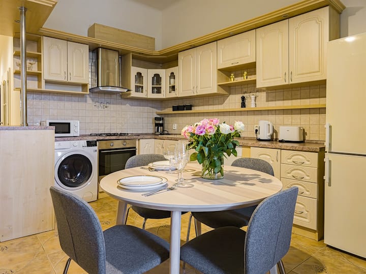 Quiet Central Station Apartment With Jacuzzi - Prague