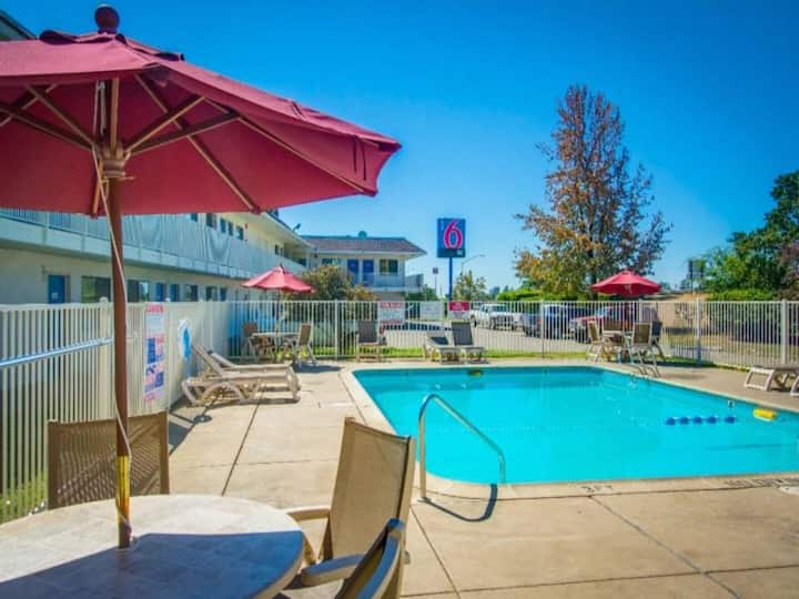 Motel 6 Redding, Ca - North_2 Queen Lits - Shasta Lake, CA