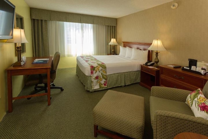 Queen Room | Ramada Waikiki | Near Dt Attractions - O‘ahu, HI