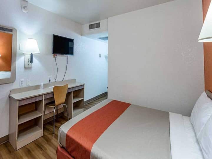 Motel 6 Yreka, Ca_1 Queen Lit | Fumeur - Yreka, CA
