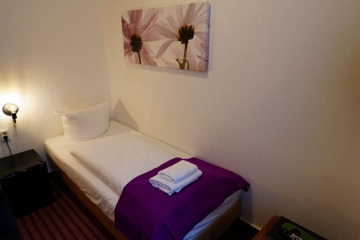 Practical Economy Single Room In Charlottenburg - Berlin