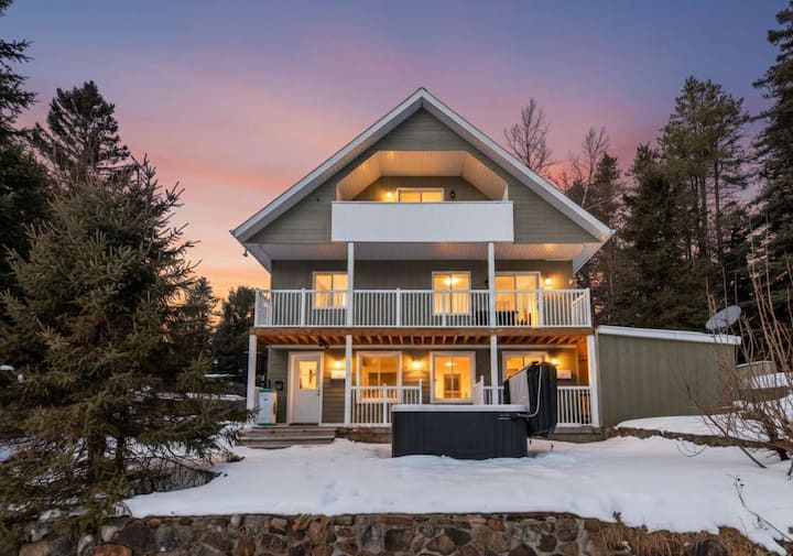 Spa Et Salle De Jeux | Chalet Du Loup - Shawinigan
