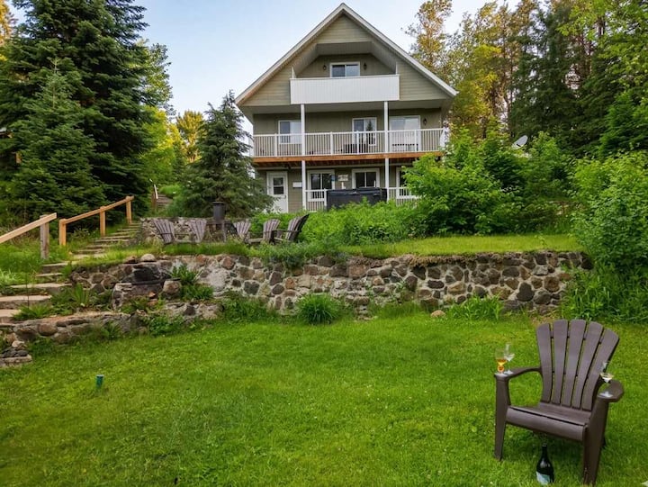 Spa Et Salle De Jeux | Chalet Du Loup - Shawinigan