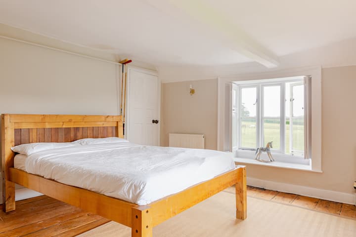 Triple Room With Office And Private Bathroom - South Cerney
